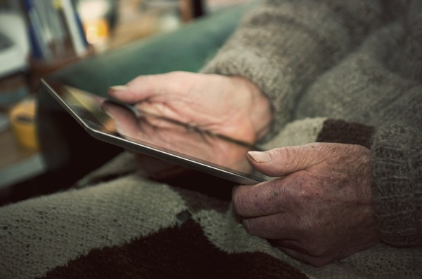 Study: Are iPads and Kindles A Reading Solution For Patients With ...